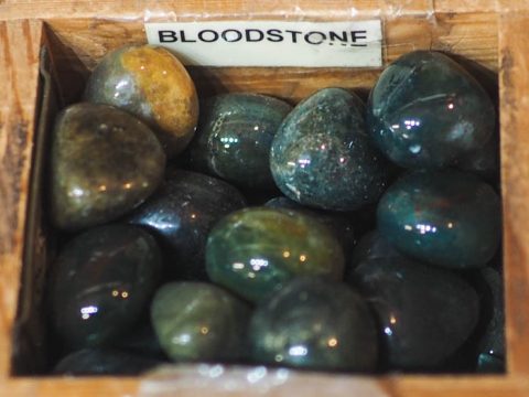 Bloodstone Meaning - A Comprehensive Guide To Bloodstone Properties